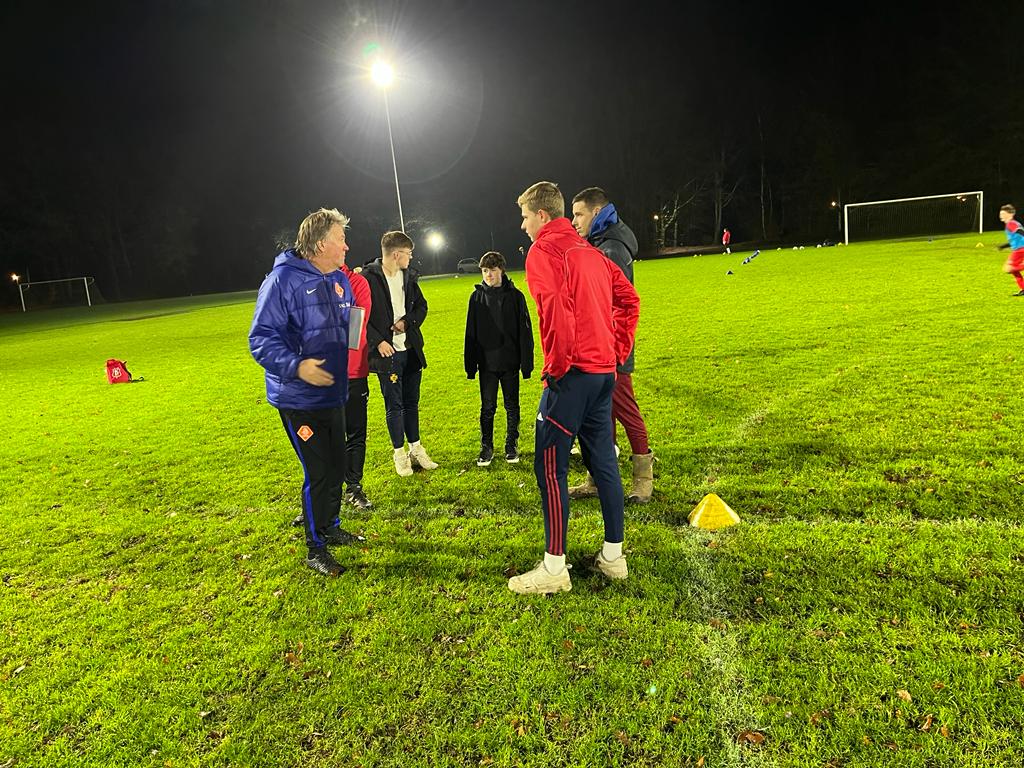 Trainers/trainsters SJO Dalen/DSC volgen cursus Jeugdvoetbalcoach (JVC ...