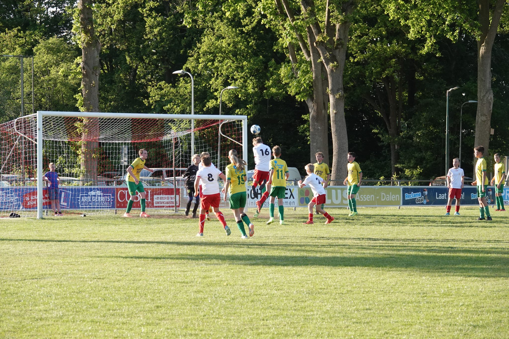 JO 13-1: Dalen krijgt Snickers en maken er chocolade van tegen DZOH jo 13-3 | VV Dalen